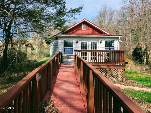 155 Selfe Dr, Clintwood, VA 24228