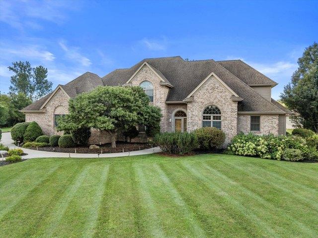 155 St James Cir, Union Grove, WI 53182
