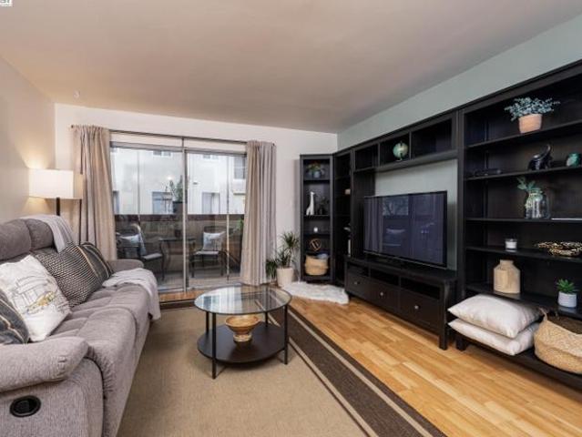 155 Pearl St #107, Oakland, CA 94611