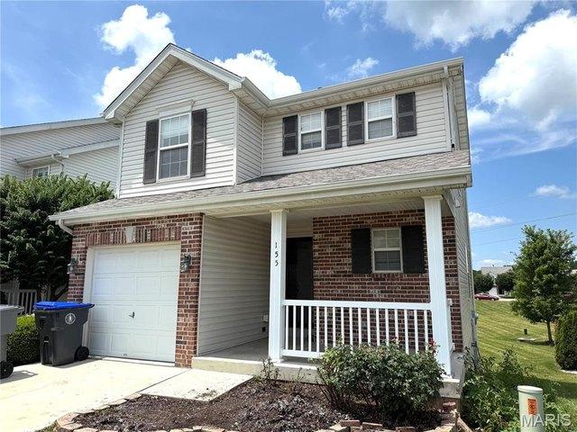 155 Roxbury Dr, O'Fallon, MO 63366