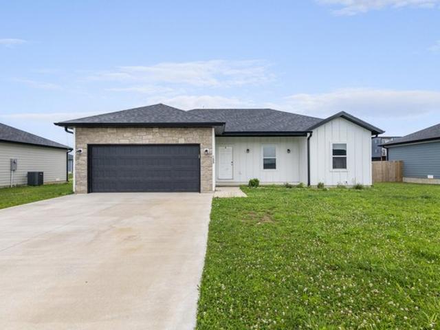 155 W Bluegrass St, Rogersville, MO 65742