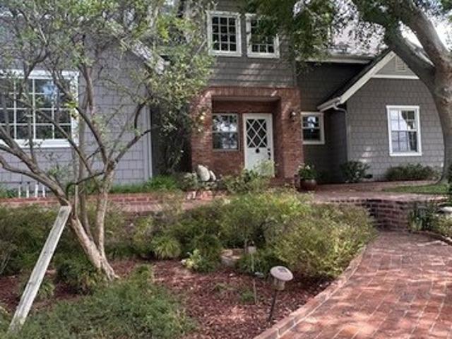 155 W Grandview Ave, Sierra Madre, CA 91024