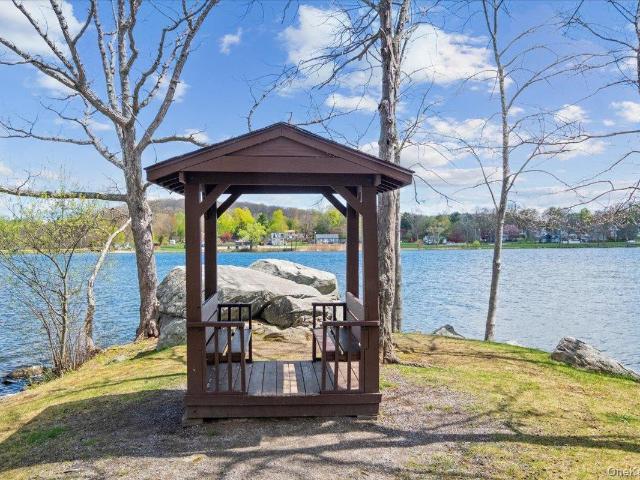 155 W Lakeshore Drive