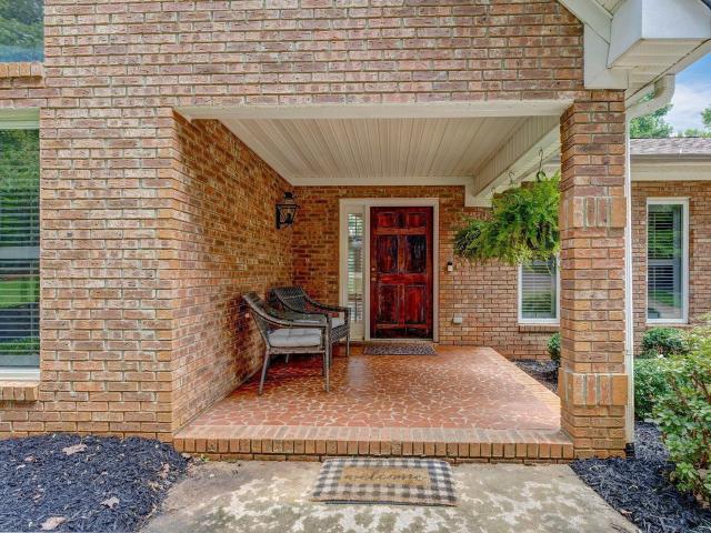 155 Waterford Dr, Inman, SC