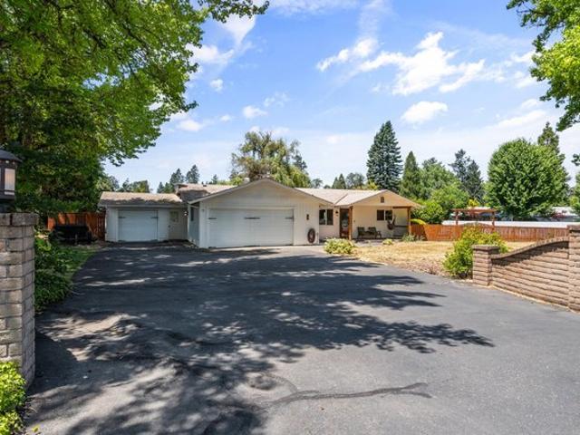 155 Westwood Dr, Grants Pass, OR 97527