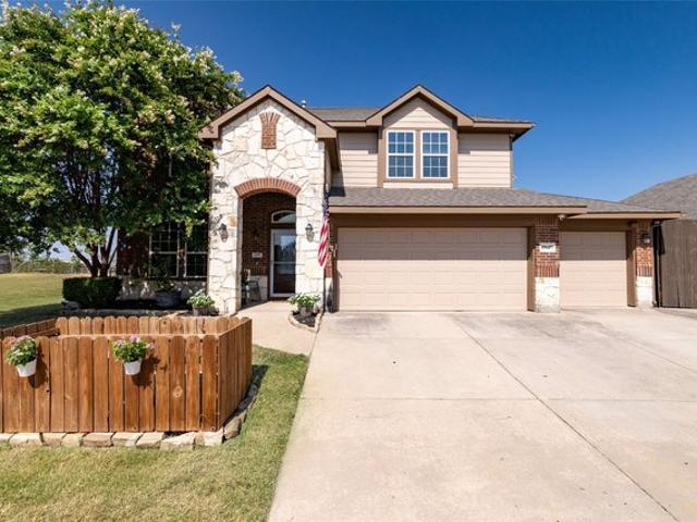 15647 Gatehouse Dr, Fort Worth, TX 76262