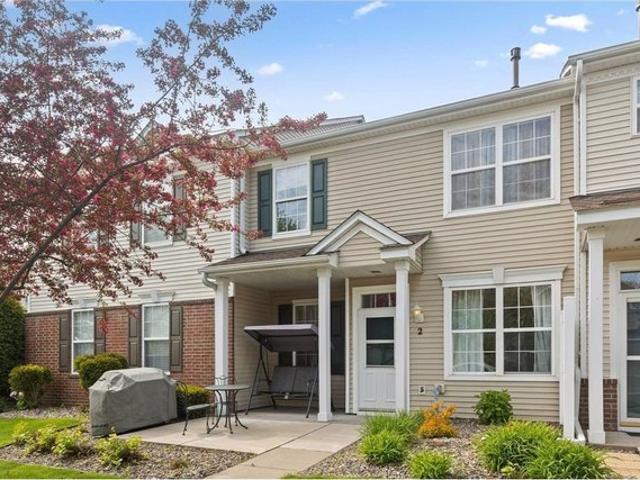 15648 Emerald Dr N Unit 2, Hugo, MN 55038