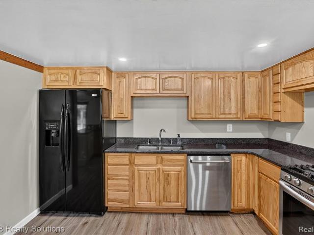 1564 Burnside Road
