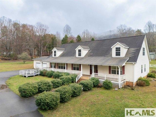 1564 Camp Creek Rd, Whittier, NC 28789