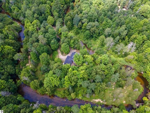 15651 Holly Dr, Thompsonville, MI 49683