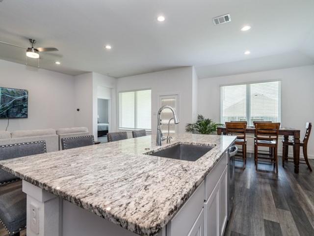 1565 Oakdale Crest Rd, Montgomery, TX 77316