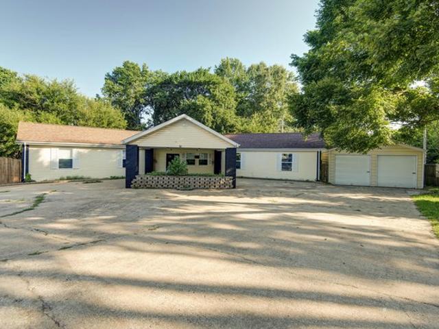 1565 E Briar St, Springfield, MO 65804