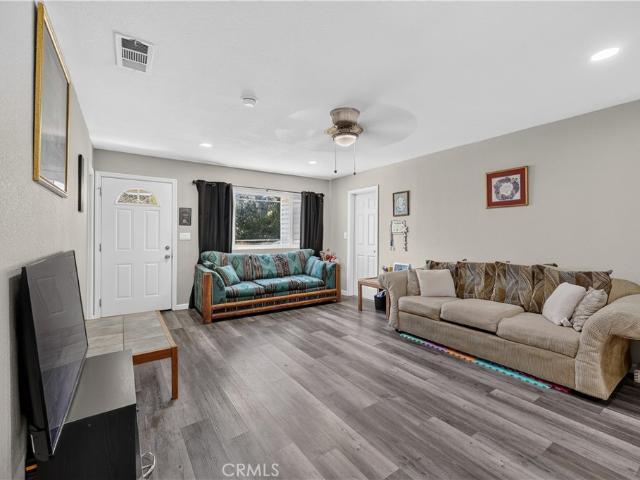 1565 E Santa Fe