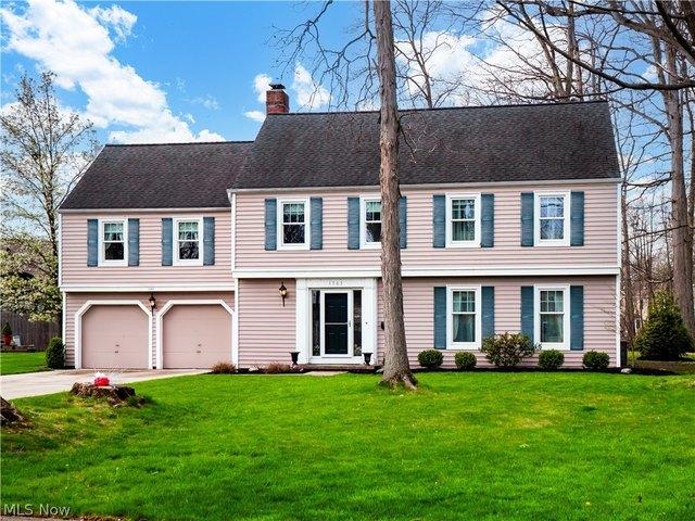 1565 Greenleaf Cir, Westlake, OH 44145