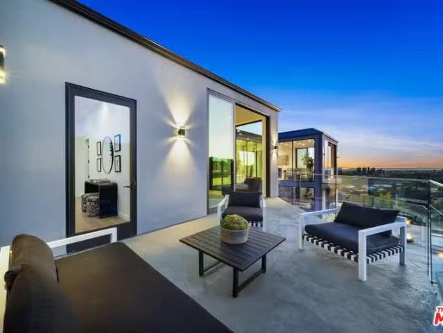1565 Haslam Terrace Houses in Los Angeles, CA