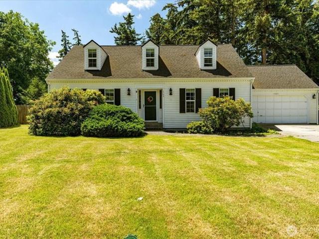 1565 SW Putnam Dr, Oak Harbor, WA 98277