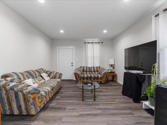 1565 s parkway pky e