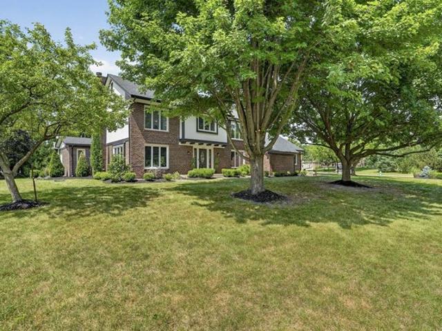 1565 Village Walk Dr, Zionsville, IN 46077