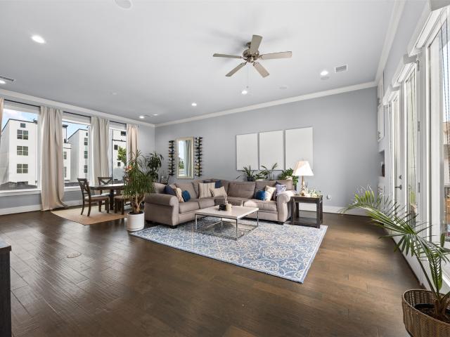 1565 W 22nd Street