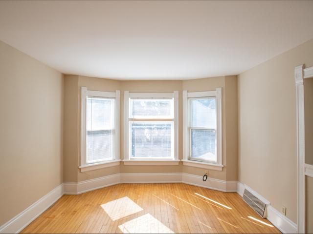$1565 – 2 Bedroom Upper Flat Near UWM 2728 N Murray
