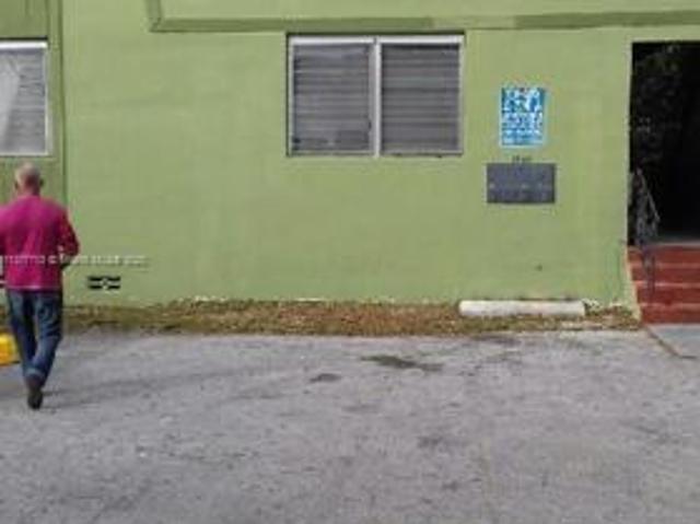 1565 6th St SW #2, Miami, FL 33135