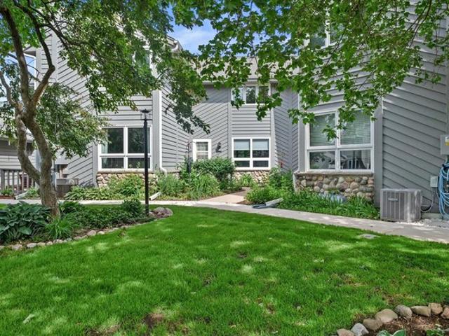 15661 W Ridge Rd, New Berlin, WI 53151