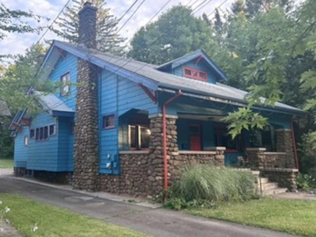 1566 Whitney Ave, Hamden, CT 06517