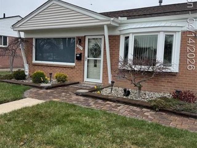 15675 Mulberry St, Southgate, MI 48195