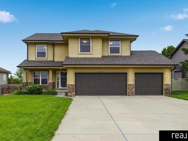 15676 King St, Bennington, NE 68007