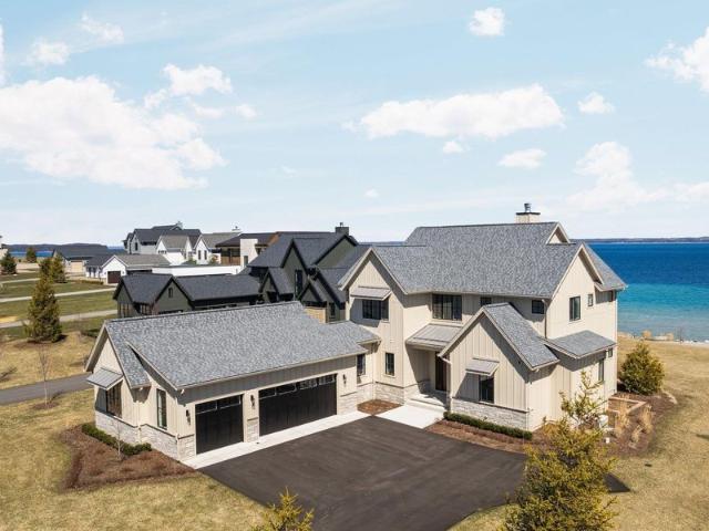 15678 Waters Edge Dr, Traverse City, MI