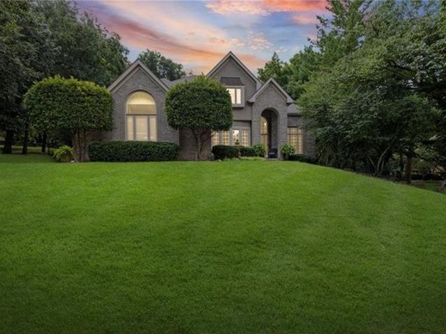 1567 Oakwood Ln, Liberty, MO 64068