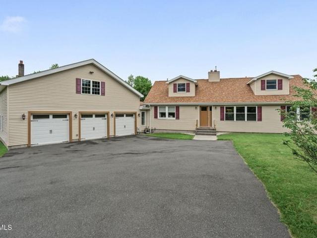 1567 Best Rd, Rensselaer, NY 12144