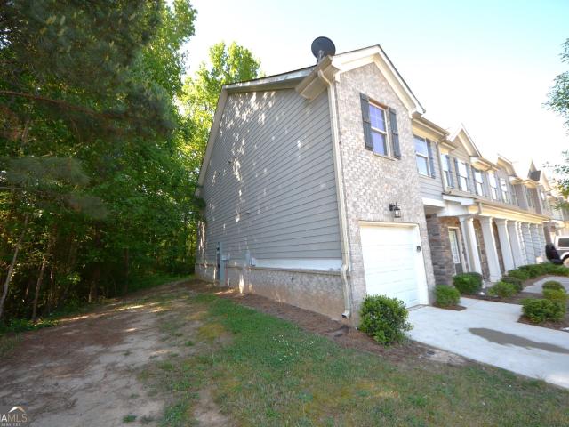 1567 Iris Walk
