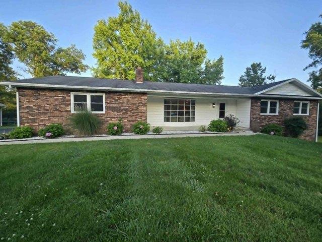 15680 N Cooks Dr, Mount Vernon, IL 62864