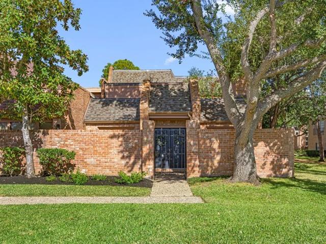 15686 Barkers Landing Rd, Houston, TX 77079