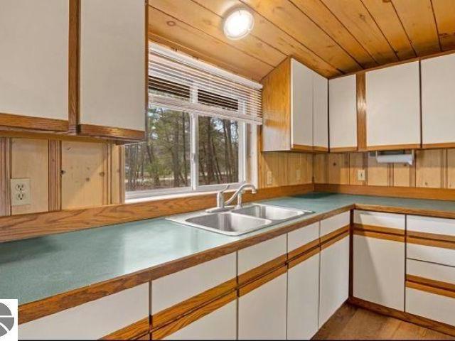 1568 Poplar Drive, Ne
