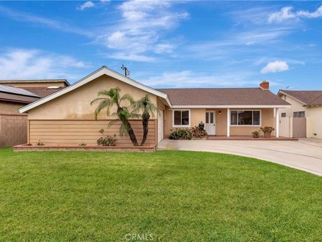 15691 Swan Ln, Huntington Beach, CA 92649