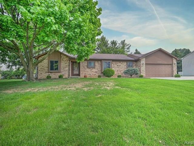 1569 Oak Grove Dr, Walled Lake, MI 48390