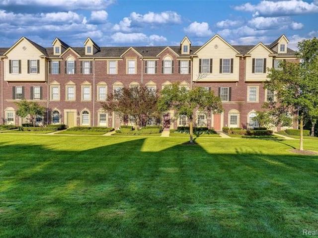1569 E Lakeview Ln, Canton, MI 48187
