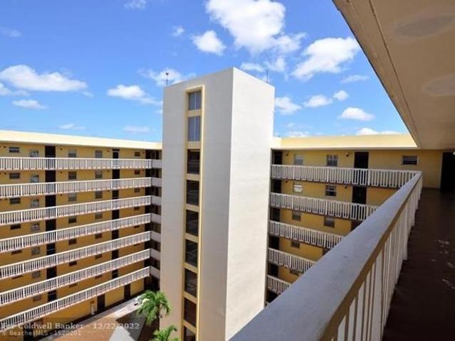 15600 NW 7th Ave #511, Miami, FL 33169
