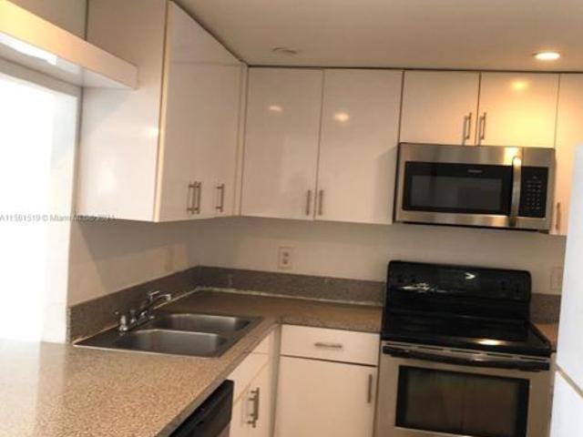 15600 NW 7th Ave #803, Miami, FL 33169