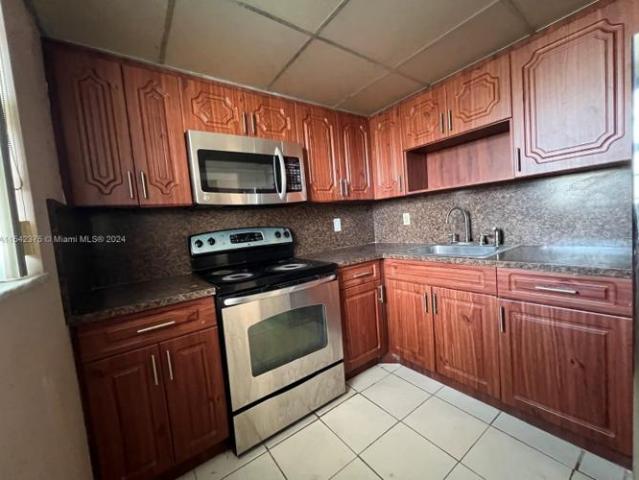 15600 NW 7th Ave #806, Miami, FL 33169