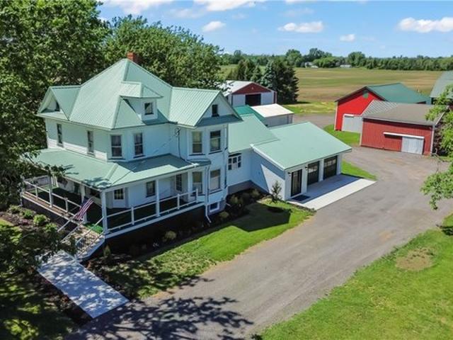 15607 Lakeshore Rd, Kent, NY 14477