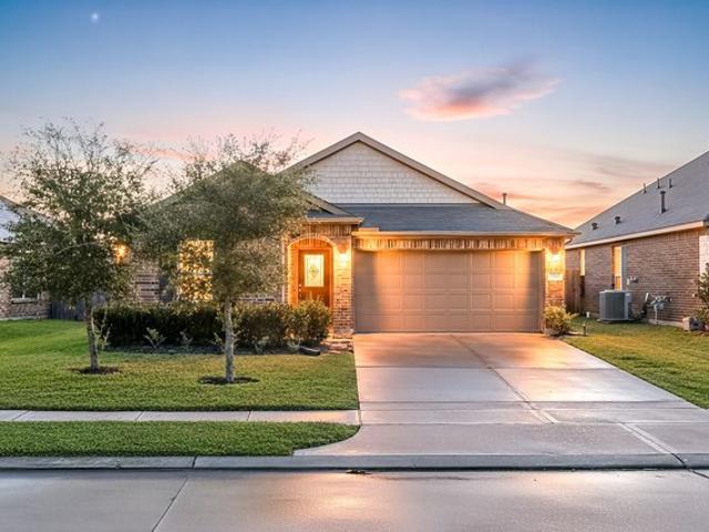 15606 Clearwater Bend Dr, Houston, TX 77044