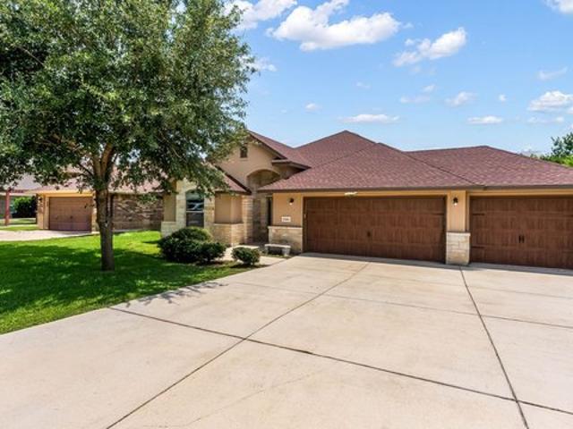15606 Fox Ln, Selma, TX 78154