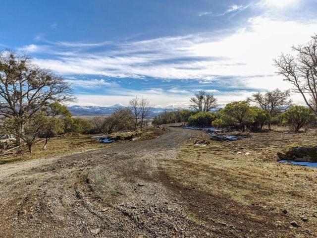 1560 Brentwood Dr, Eagle Point, OR 97524