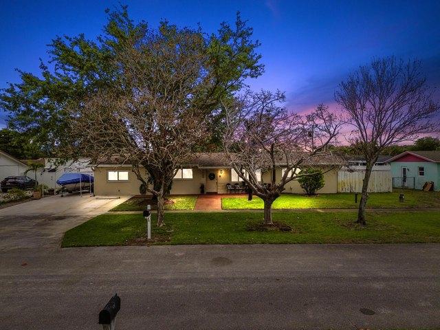 1560 Roy Dr, West Palm Beach, FL 33415