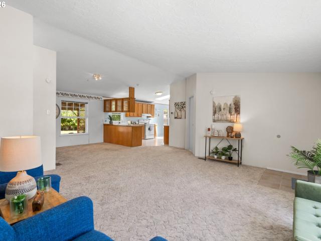 1560 Sunland AVE