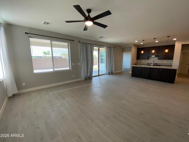 1560 w avenida del valle