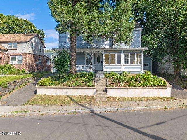 1560 3rd St, Rensselaer, NY 12144